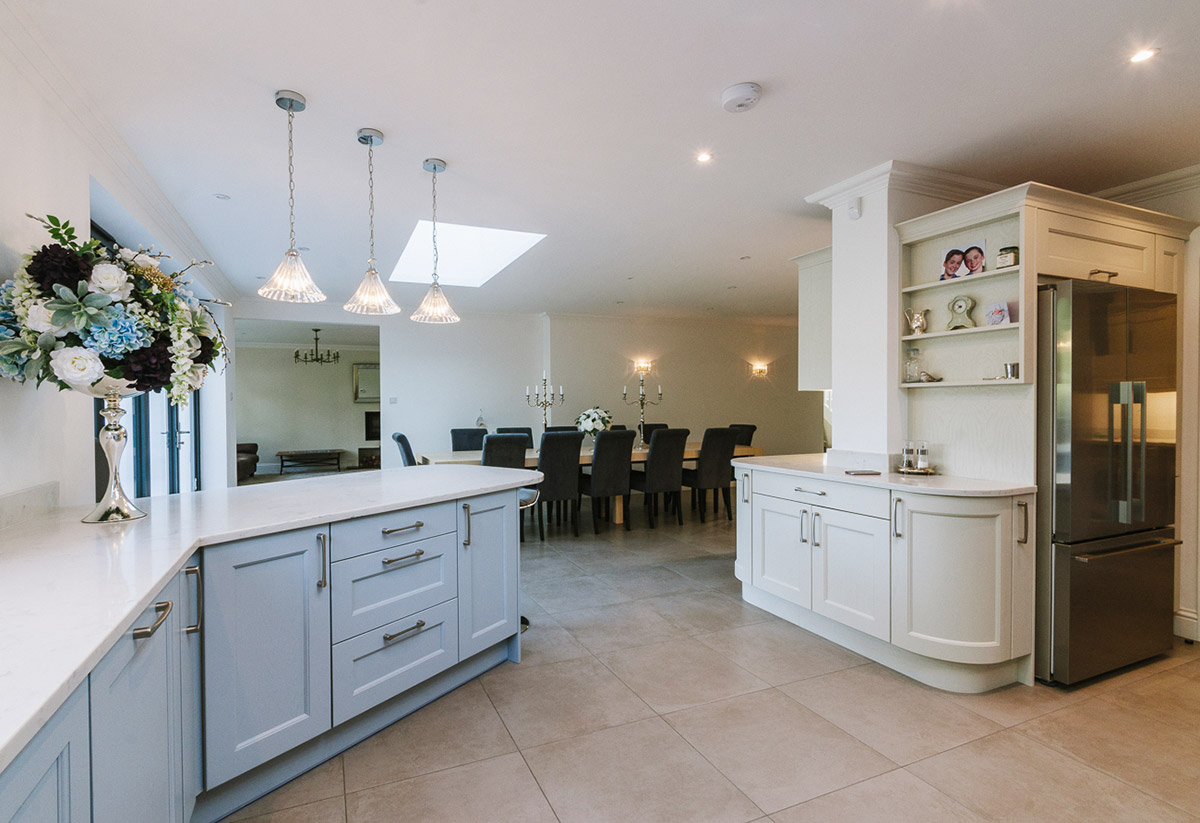 A KITCHEN FOR ENTERTAINING | Kitchen Flair